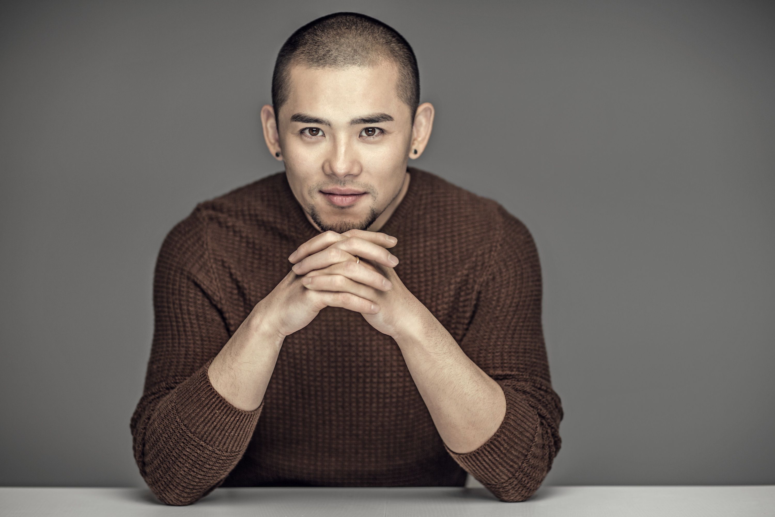 Sculptor Ren Zhe creates heroes in his large-scale stainless steel ...