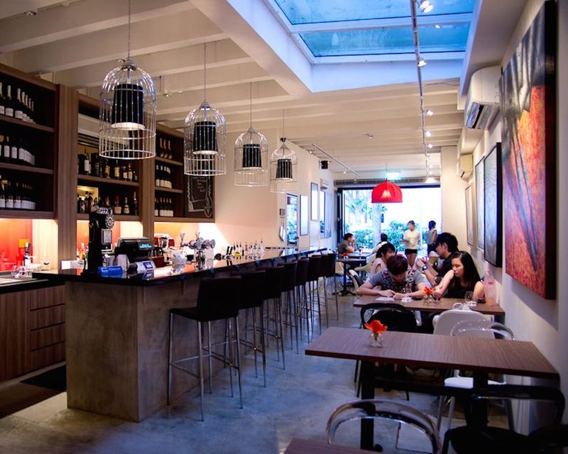 Top 10 bars to drink in Tanjong Pagar in Singapore