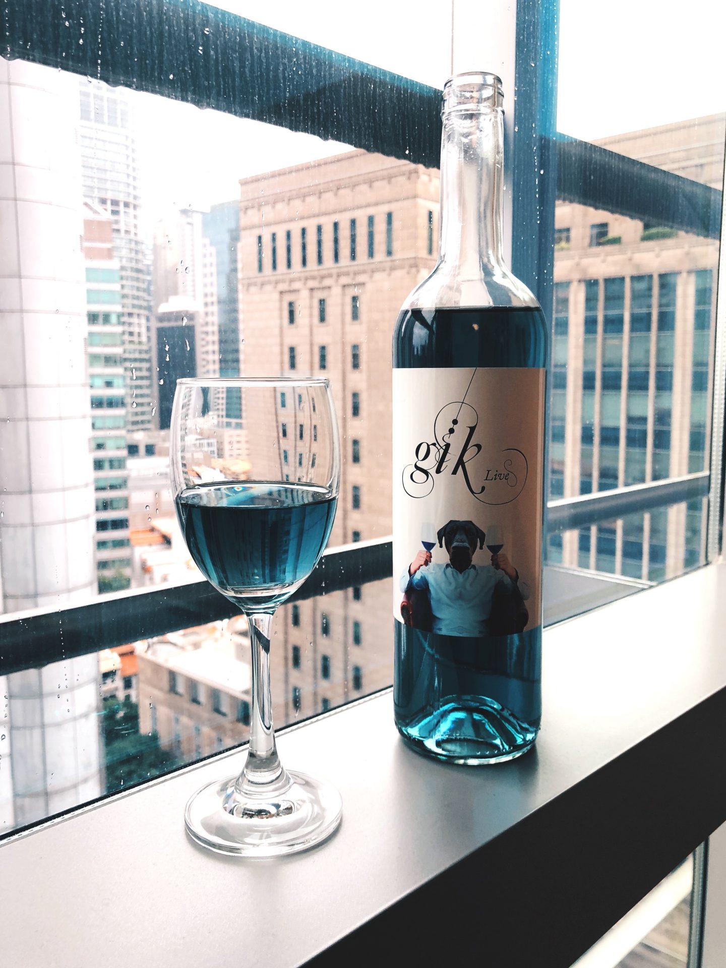 What does blue wine taste like? We have the answers