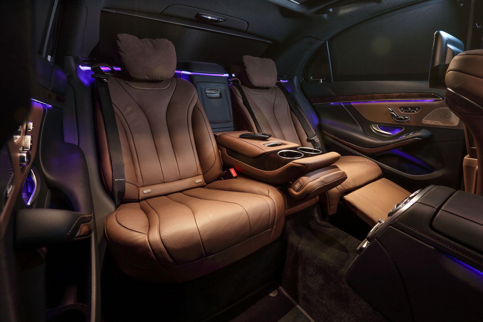 Review: The Mercedes-Benz S400h is both a luxurious ride and stately drive