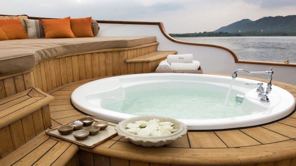 5 bathtubs around the world with the most scenic views