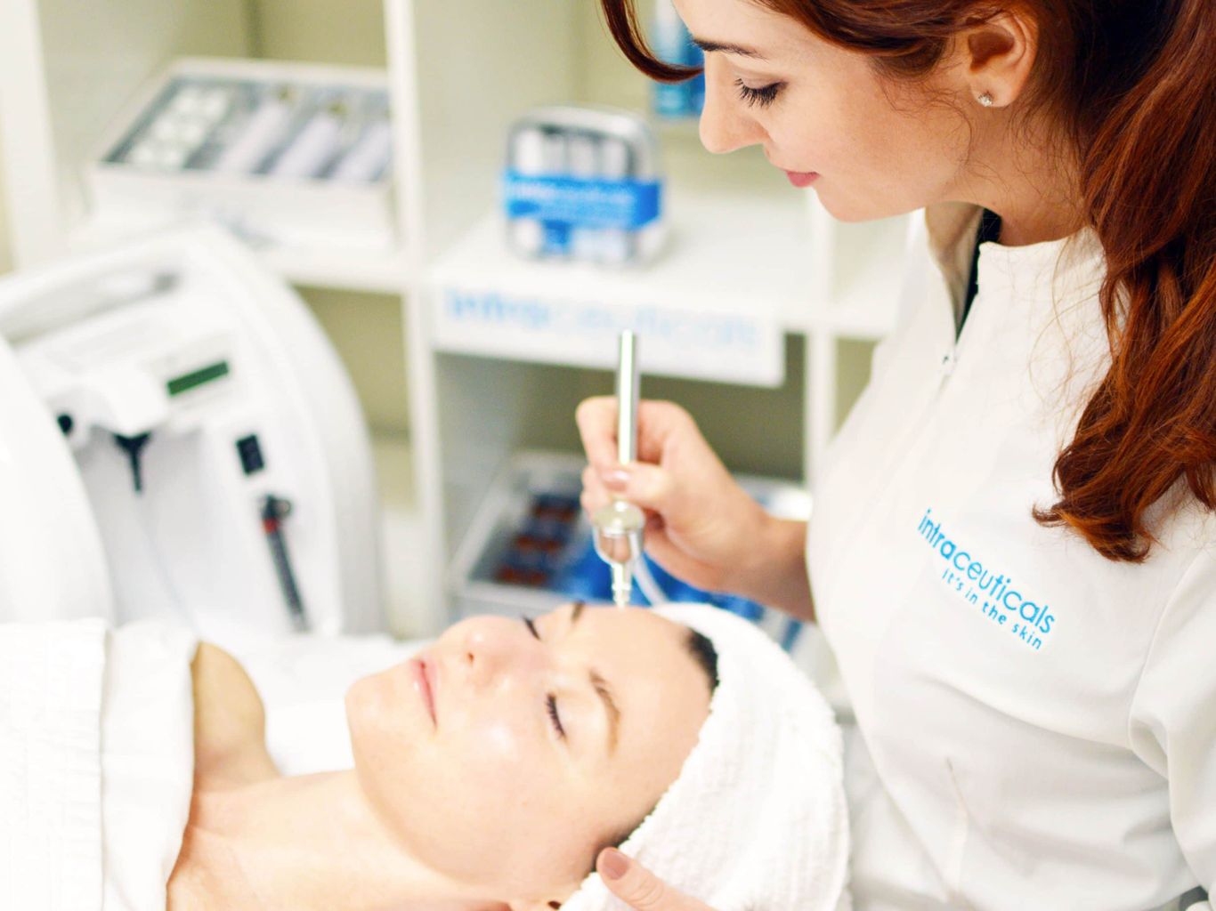 Spa review: The Intraceuticals oxygen facial that keeps Kim K looking ...
