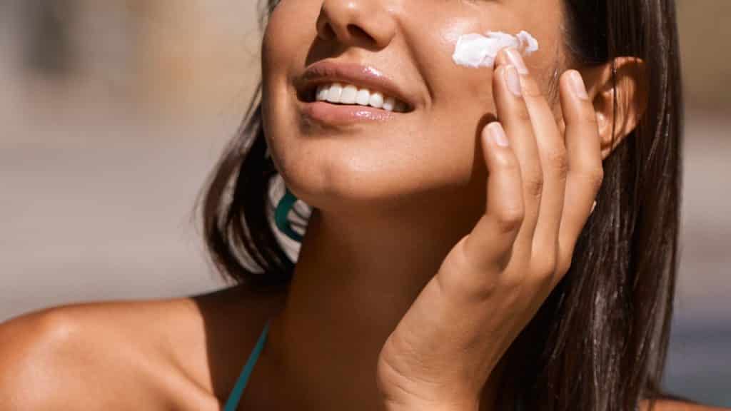 Guide To Daily Skin Care Routine With Correct Steps