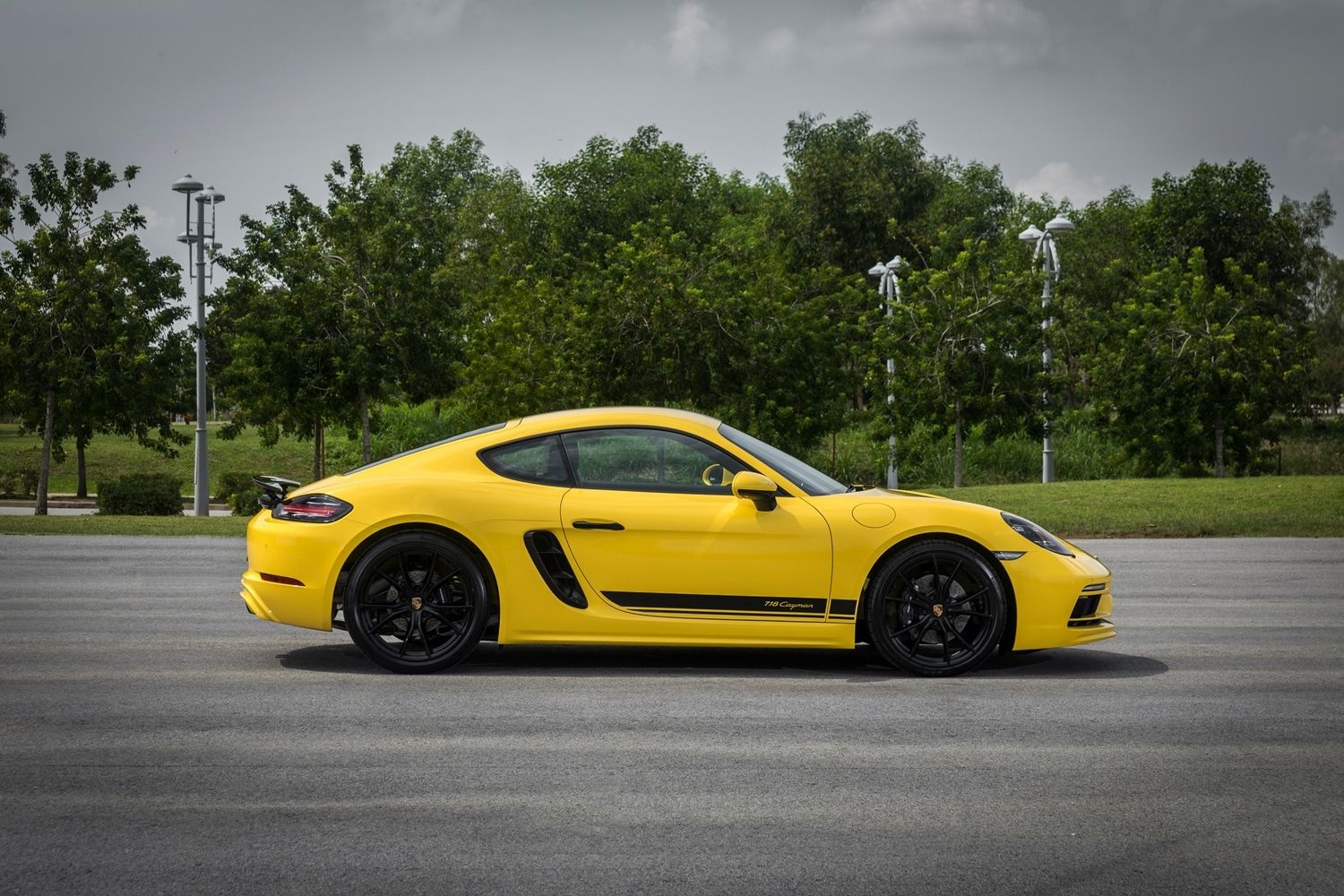 The Porsche Cayman 718 series now comes with a SportsDesign Series