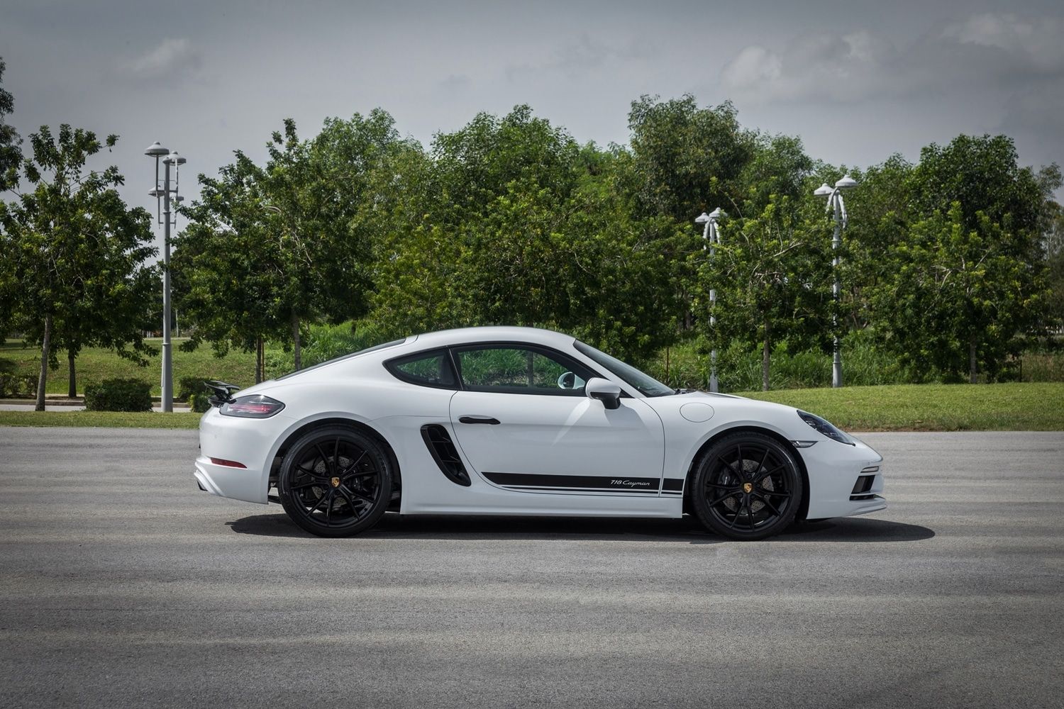 The Porsche Cayman 718 series now comes with a SportsDesign Series