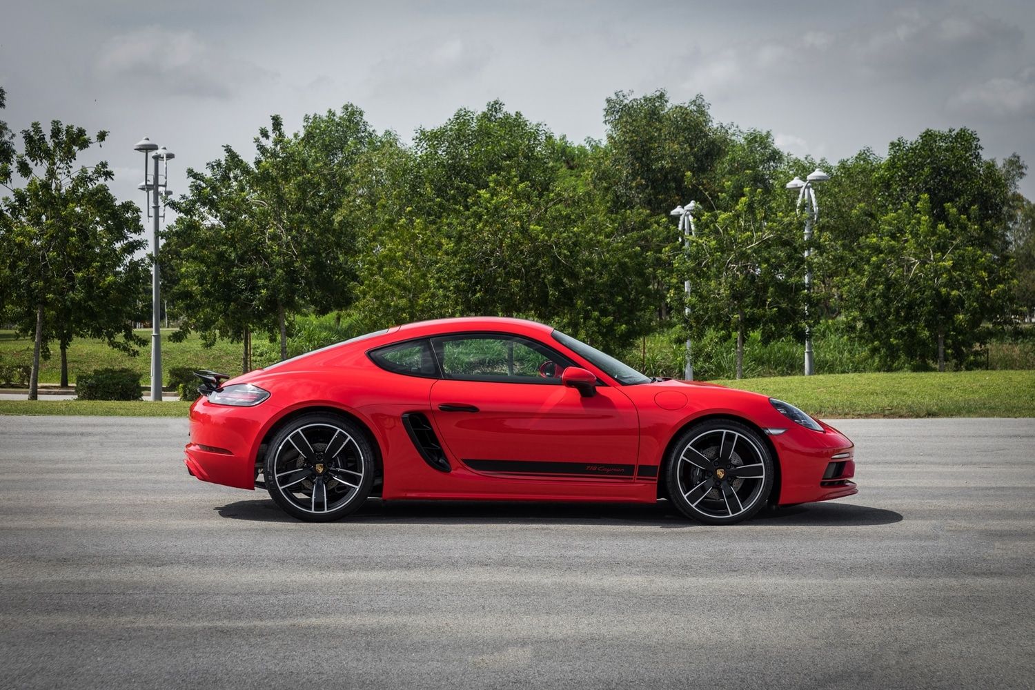 The Porsche Cayman 718 series now comes with a SportsDesign Series