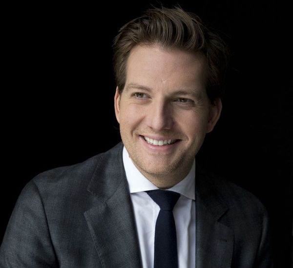 Interview with Dr. Michael Apa who takes care of dentistry for the stars