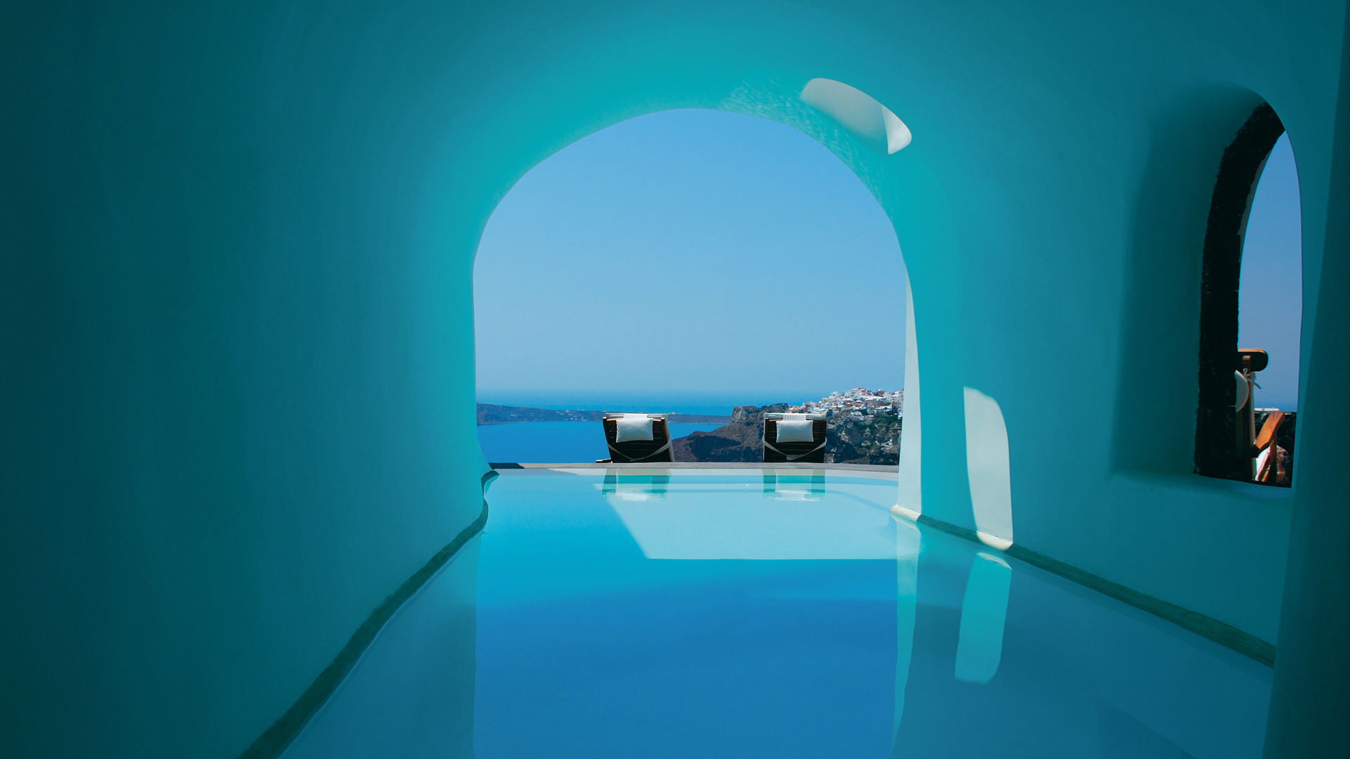 The best luxury hotels in Santorini for your summer getaway this year