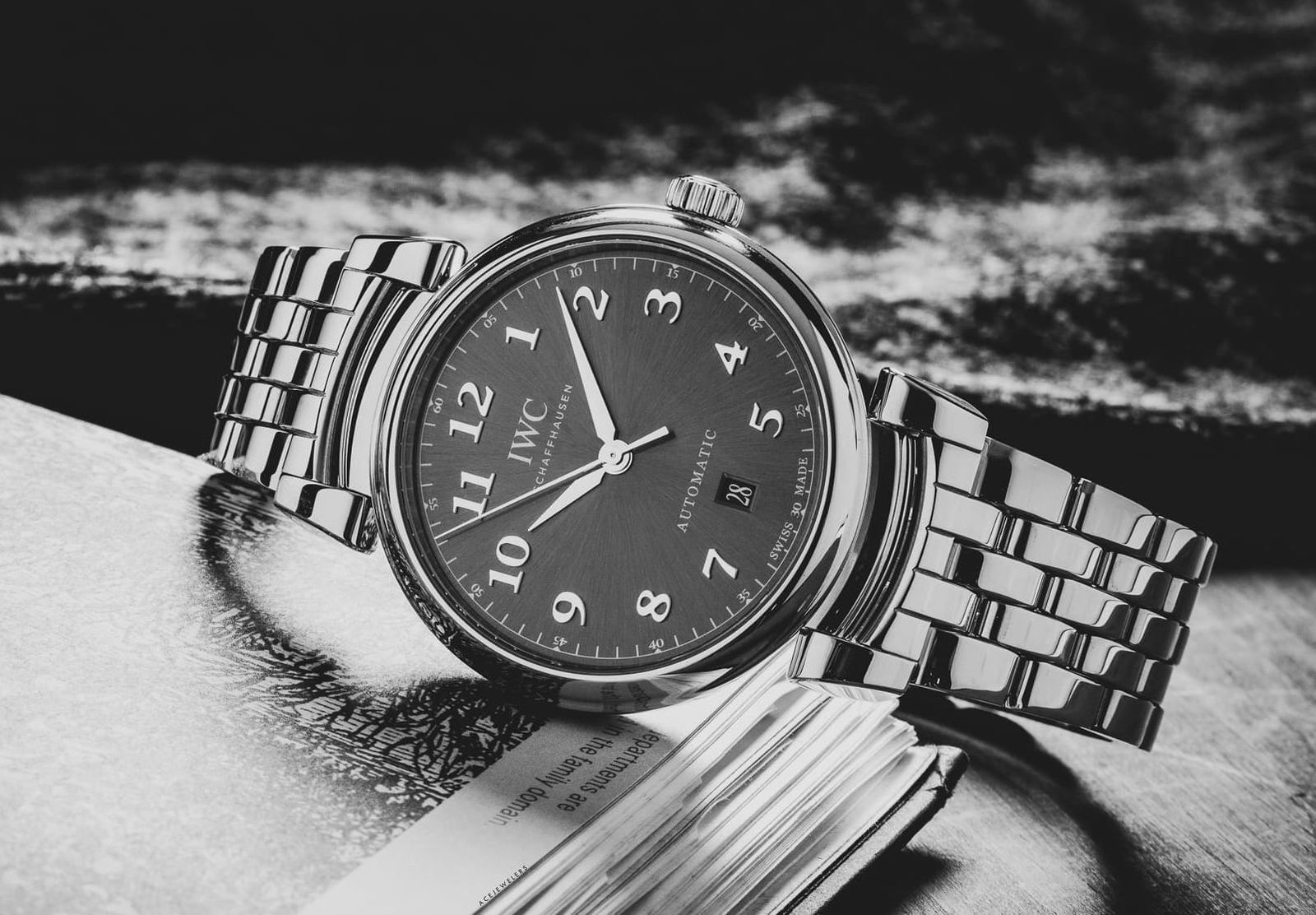 6 minimalist watches that personify the idea of simple luxury