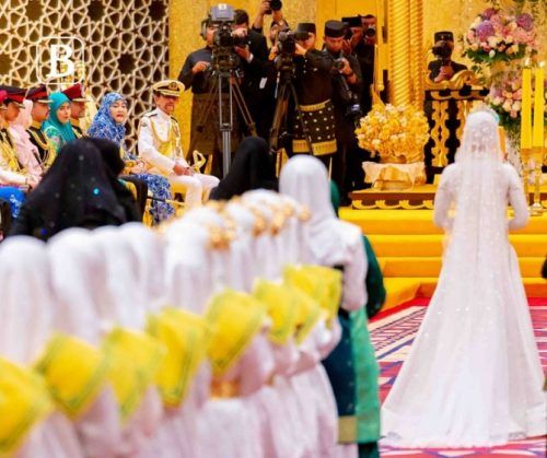 Prince Abdul Mateen dan Dayang Anisha Isa Kalebic selamat berkahwin