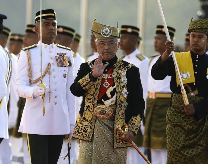 Sultan Abdullah YDP Agong & Raja Permaisuri selamat pulang ke Pahang