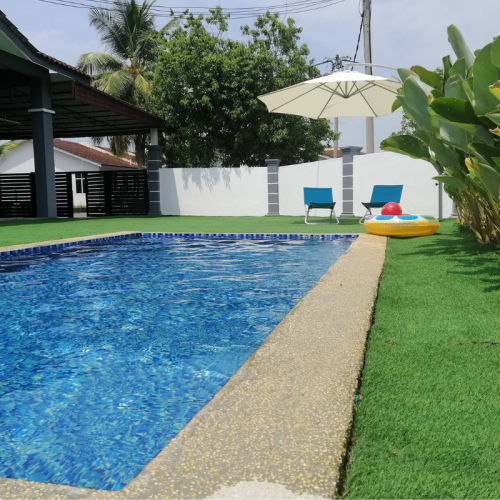 Pantai Penarik banyak tarikan di sekitarnya, ini tarikan dan keistimewaanya