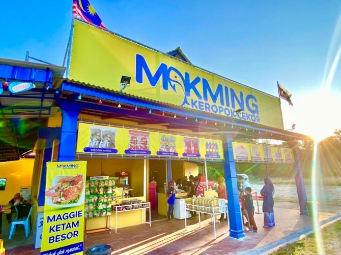 Pantai Penarik banyak tarikan di sekitarnya, ini tarikan dan keistimewaanya