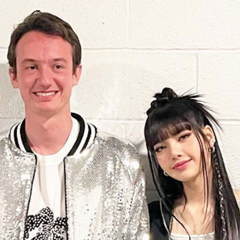 Lisa dan Frederic dilihat berpacaran di Taman di Paris