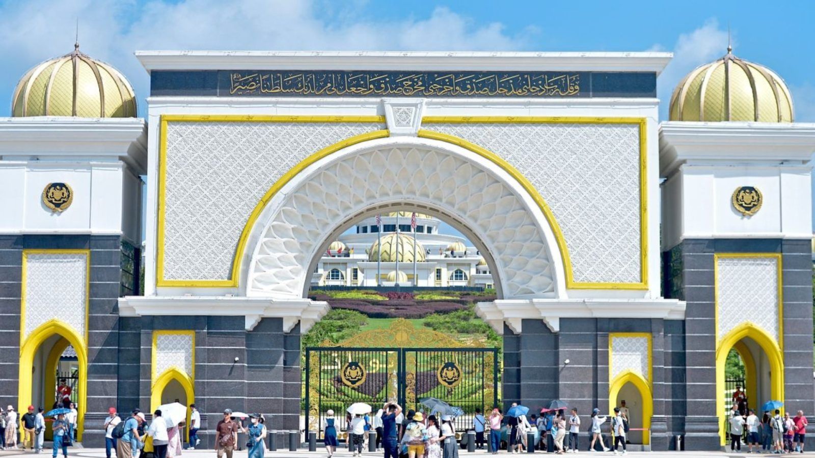 Cuti umum 3 Jun sempena Hari Ulang Tahun Keputeraan Rasmi Agong