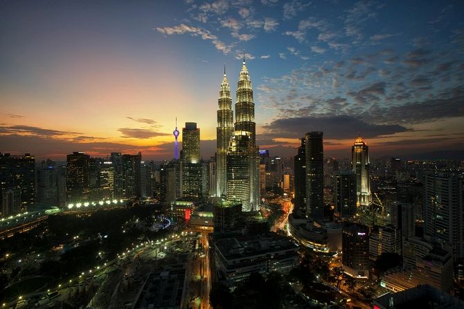 Pantun merdeka yang bergema jiwa patriotik, sayangkan tanah air tercinta