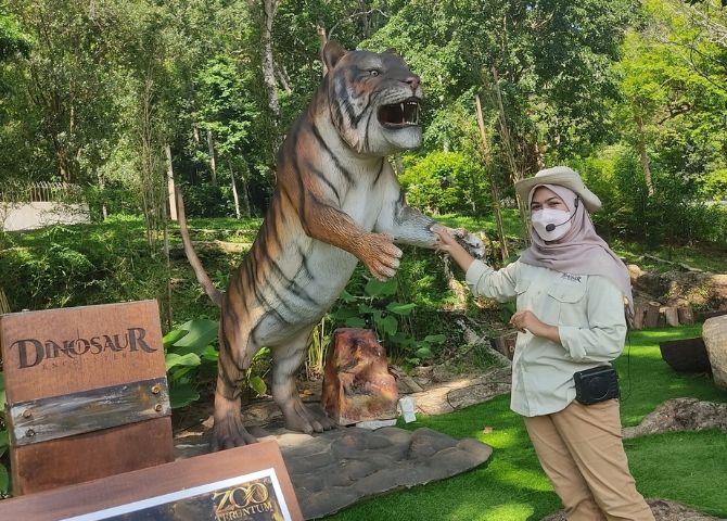 Zoo Teruntum Kuantan: Gabungan haiwan liar & dinosaur yang menarik