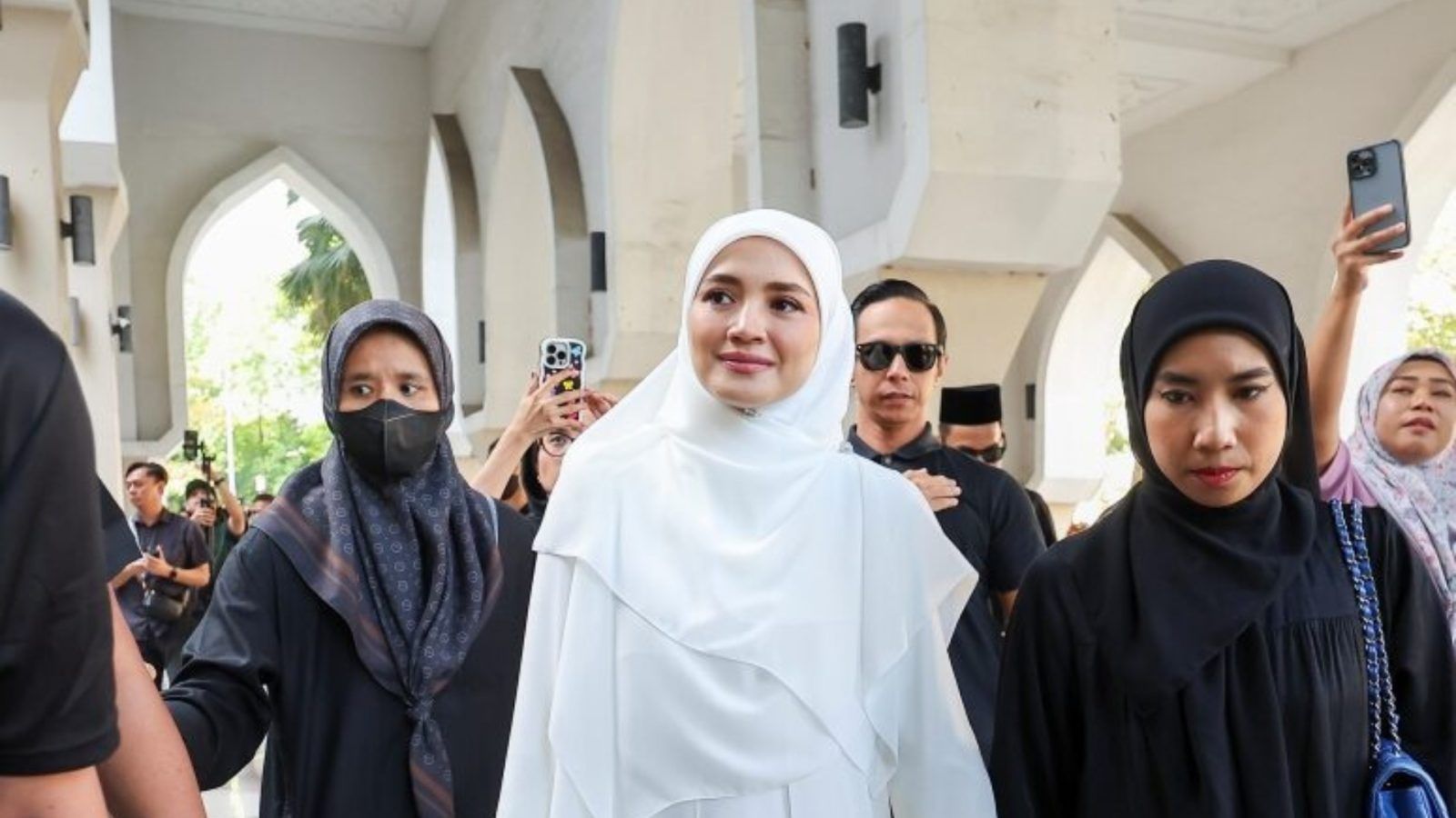 Fazura cerai? Ketahui kronologi lengkap hubungan Fattah dan Fazura