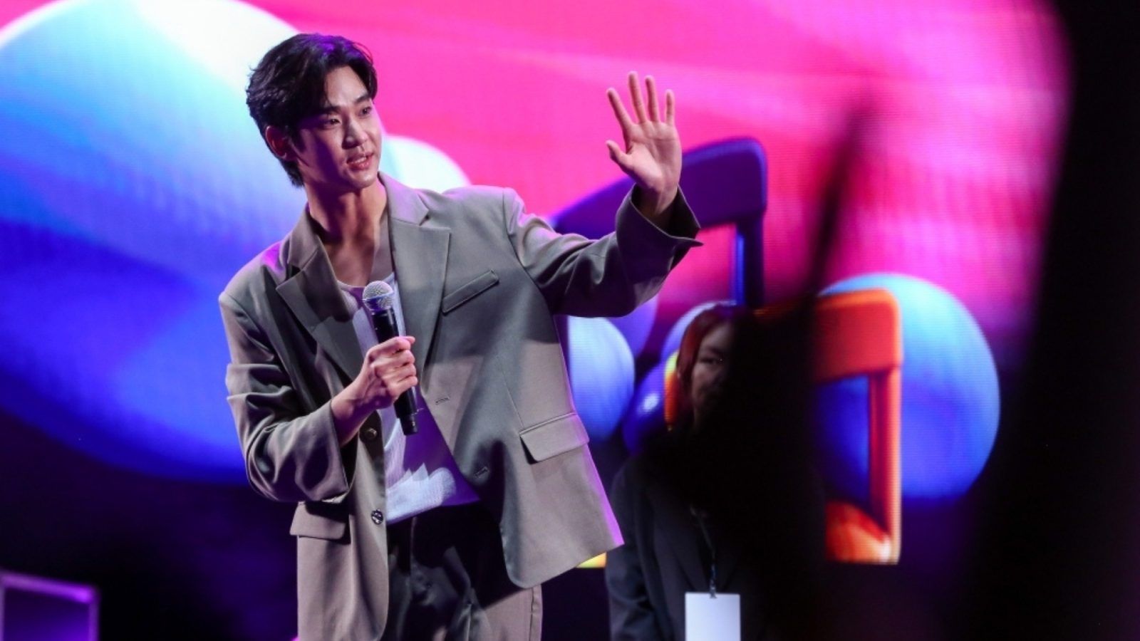 CUCKOOTOPIA 2024: Kehadiran aktor Kim Soo Hyun curi tumpuan ramai!