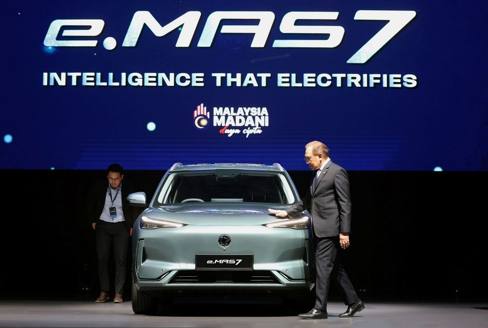 Kereta Proton e.Mas7, kereta elektrik penuh pertama buatan Malaysia