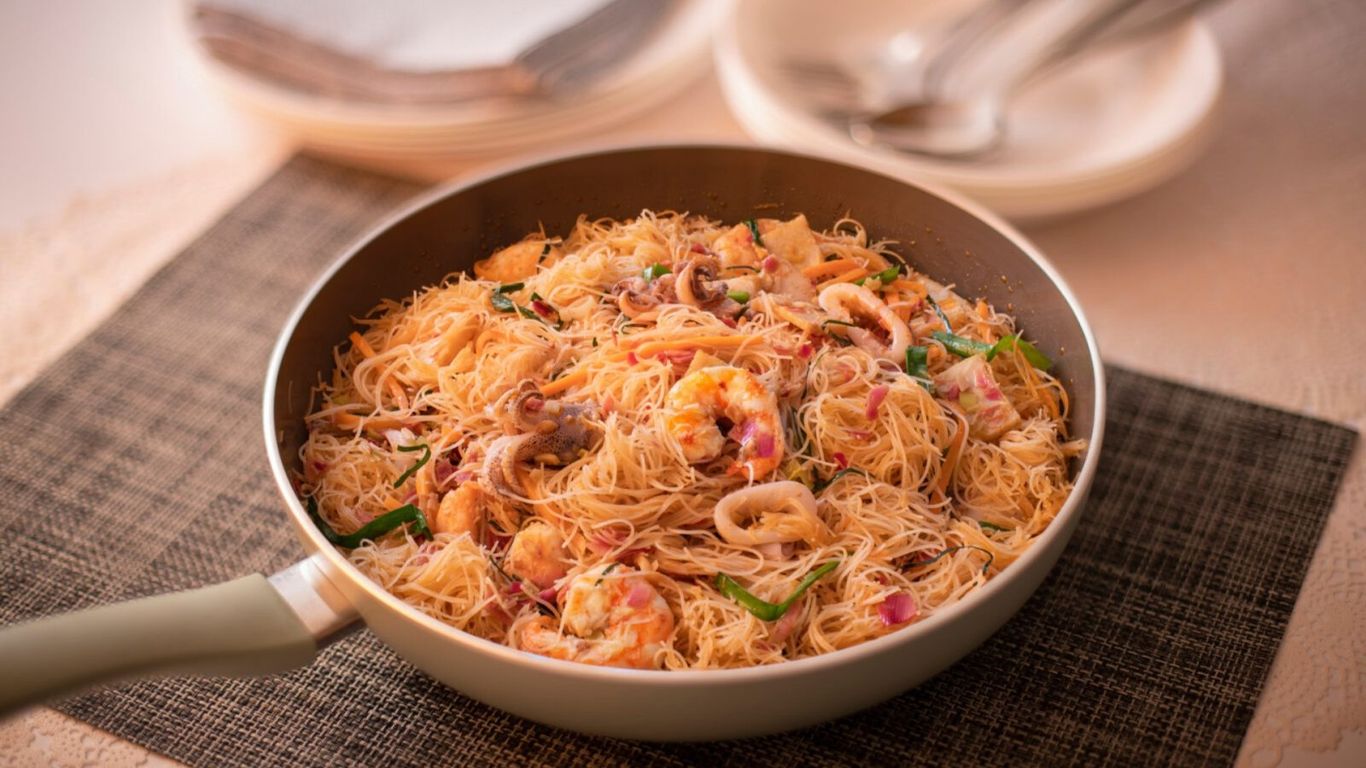 Bihun goreng cukup rasa! Ini resipi hidangan minum petang buat anda