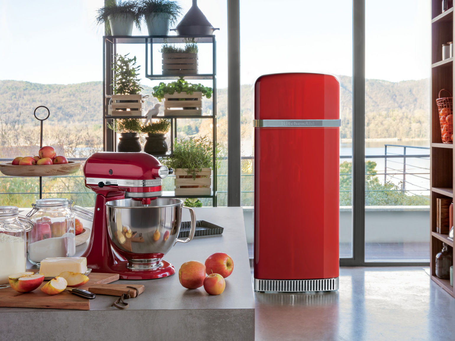 Explore KitchenAid's range of colourful kitchen essentials