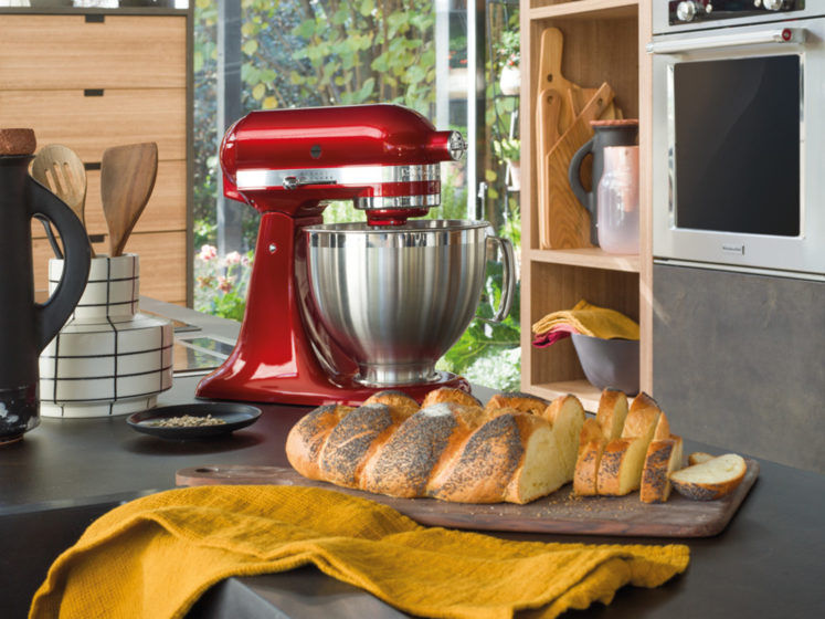 Explore KitchenAid's range of colourful kitchen essentials