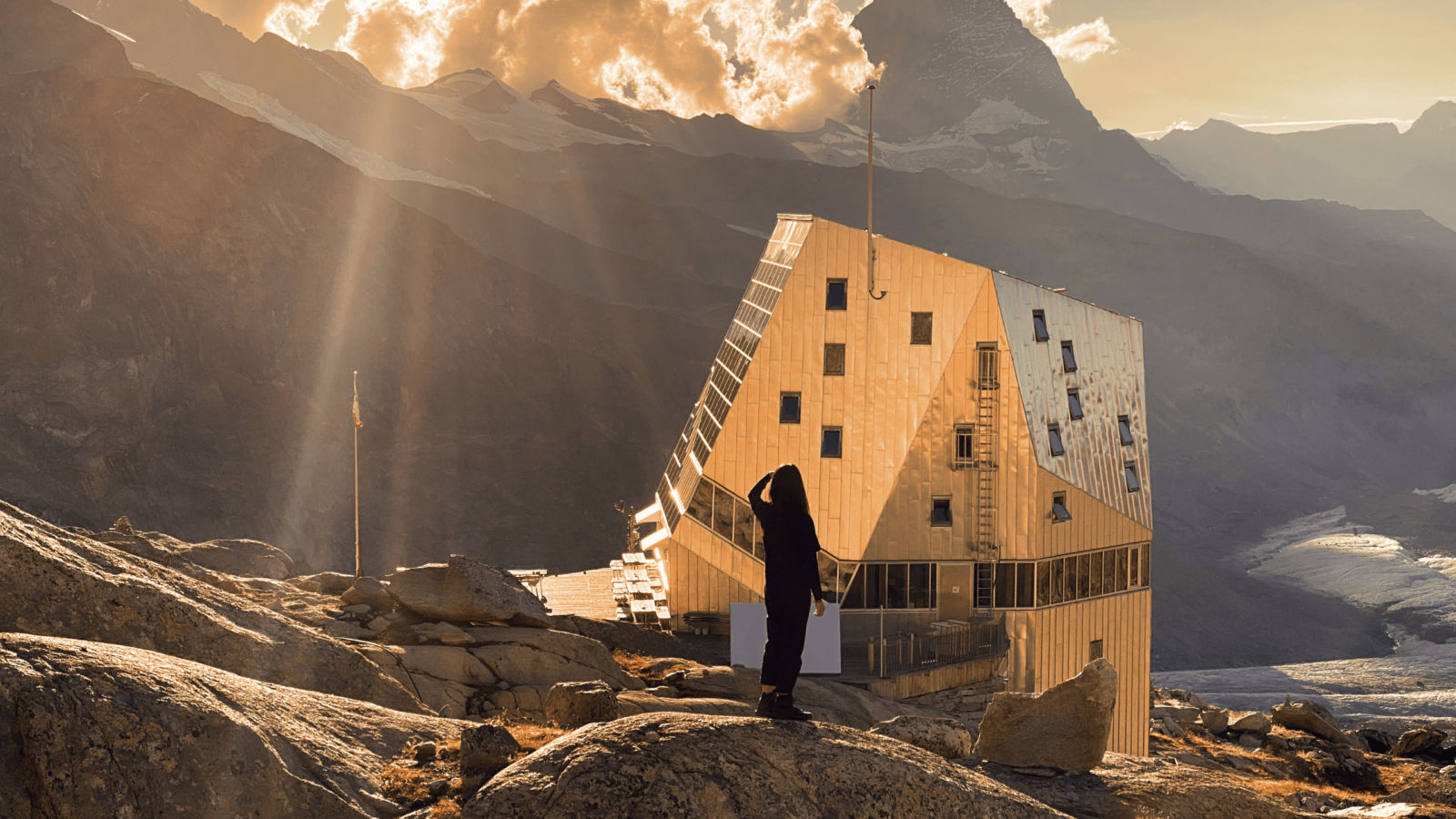 La Prairie’s Pure Gold Collection brings 'golden hour' to life at Art ...