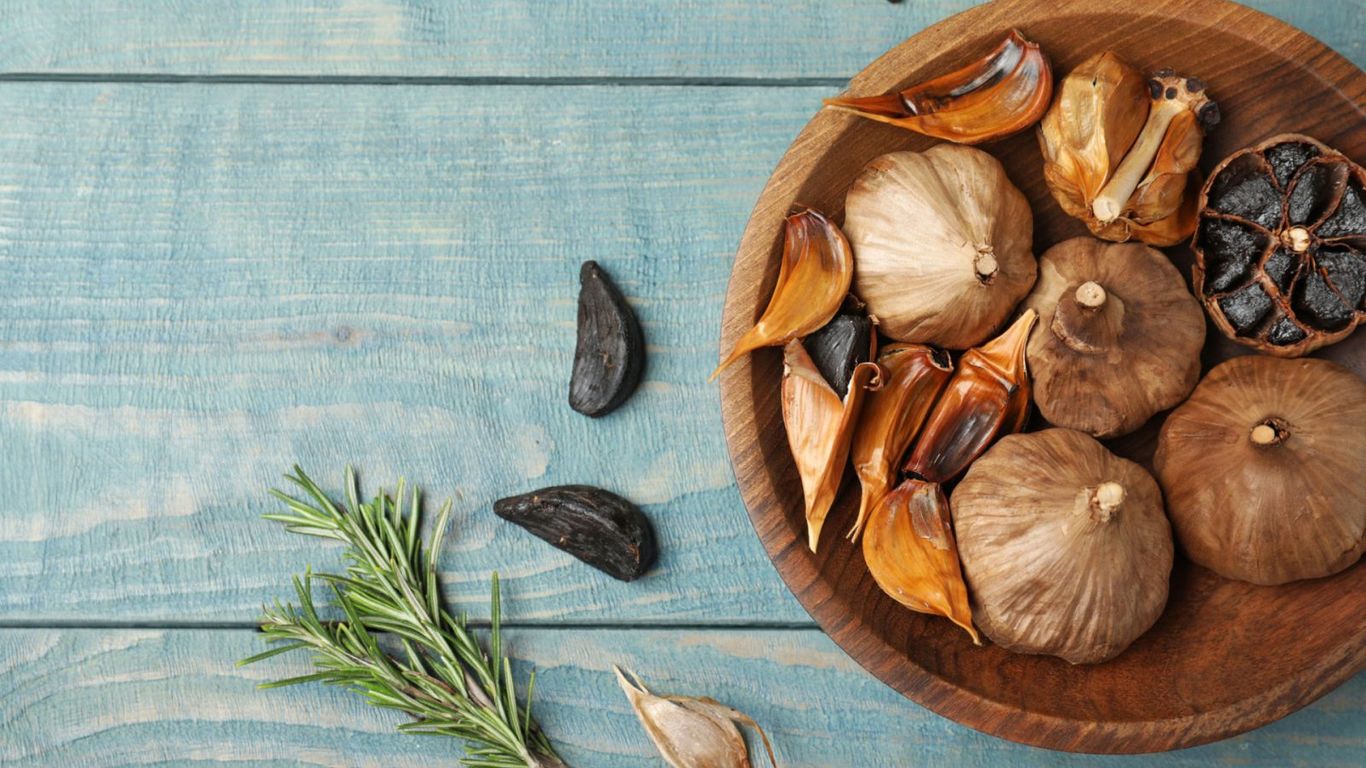 Black Garlic: What is it, benefits, how to use, and more