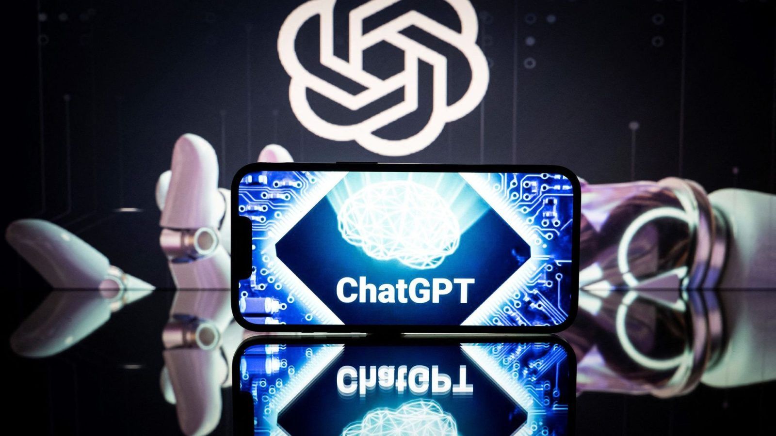 AI chatbot ChatGPT: the promises, pitfalls and panic