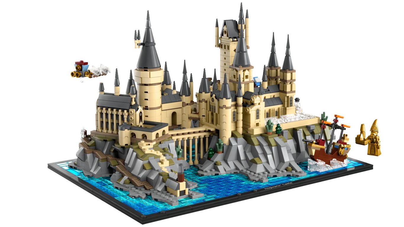 LEGO Release's New Hogwarts Castle and Grounds