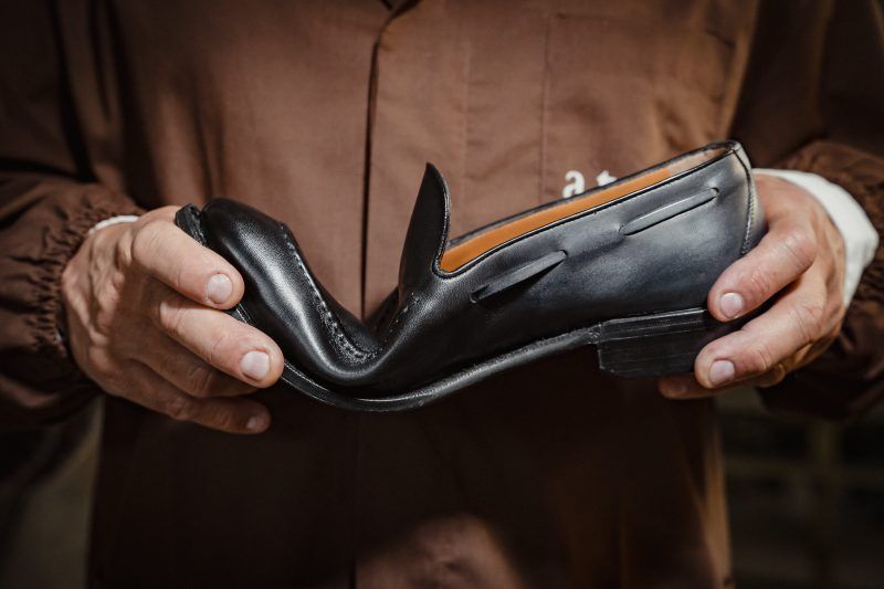 Enzo Vaccari explains the difference in TESTONI's Made-to-Order shoes ...