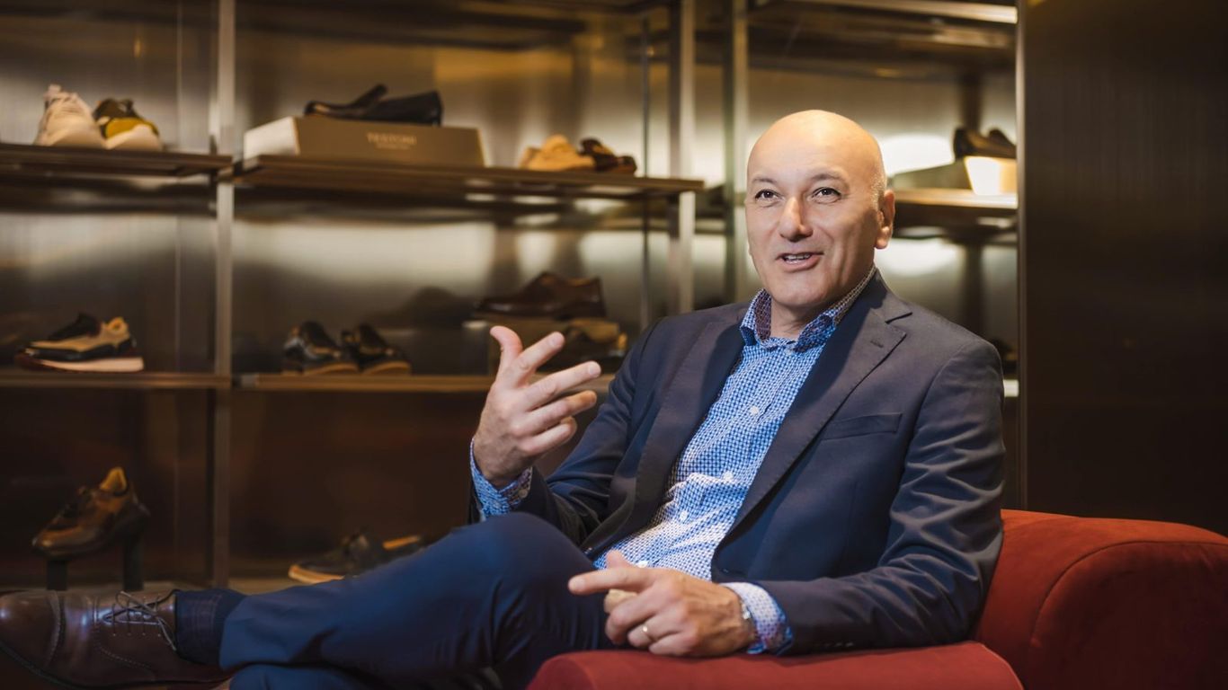 Enzo Vaccari explains the difference in TESTONI's Made-to-Order shoes ...