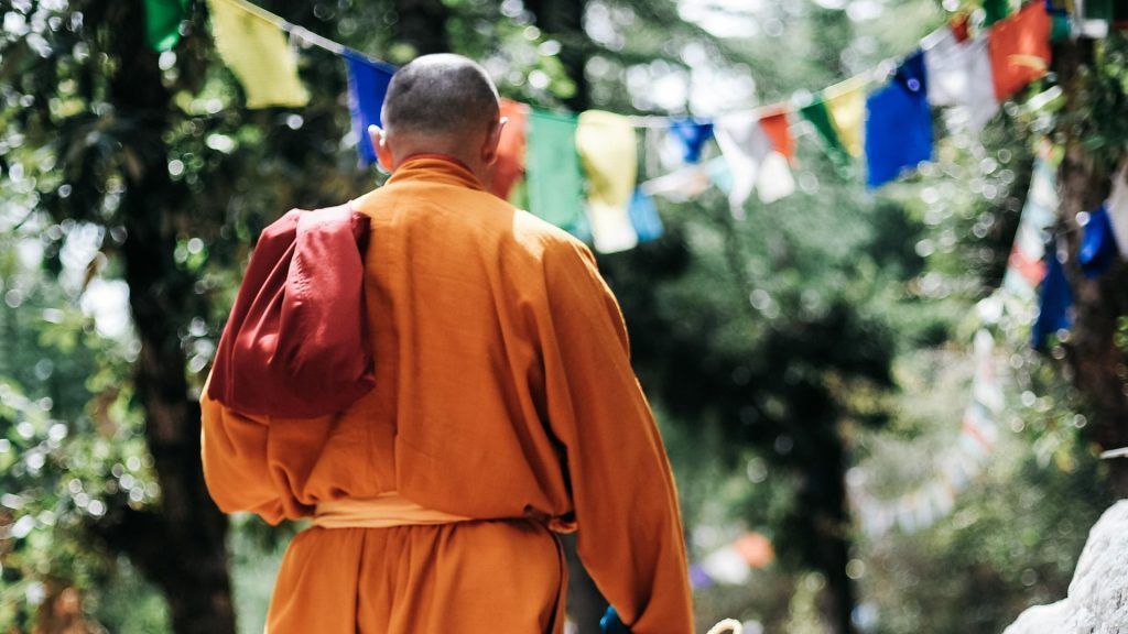 Walking meditation health benefits and instructions for beginners