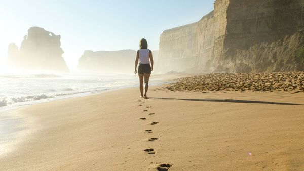 Walking meditation health benefits and instructions for beginners