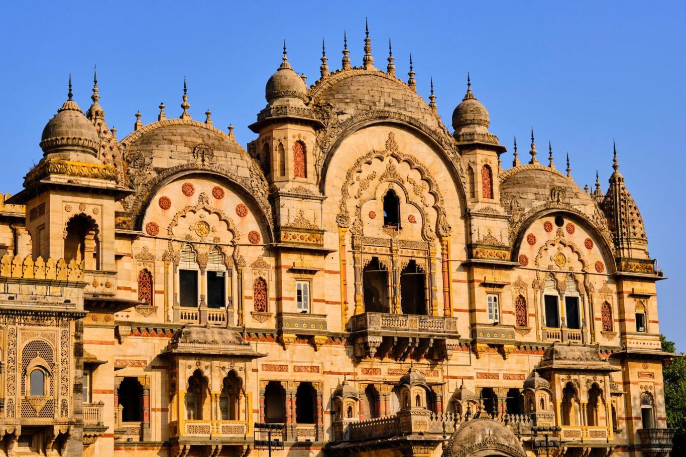 About India's Lakshmi Vilas Palace, the world's largest residential building