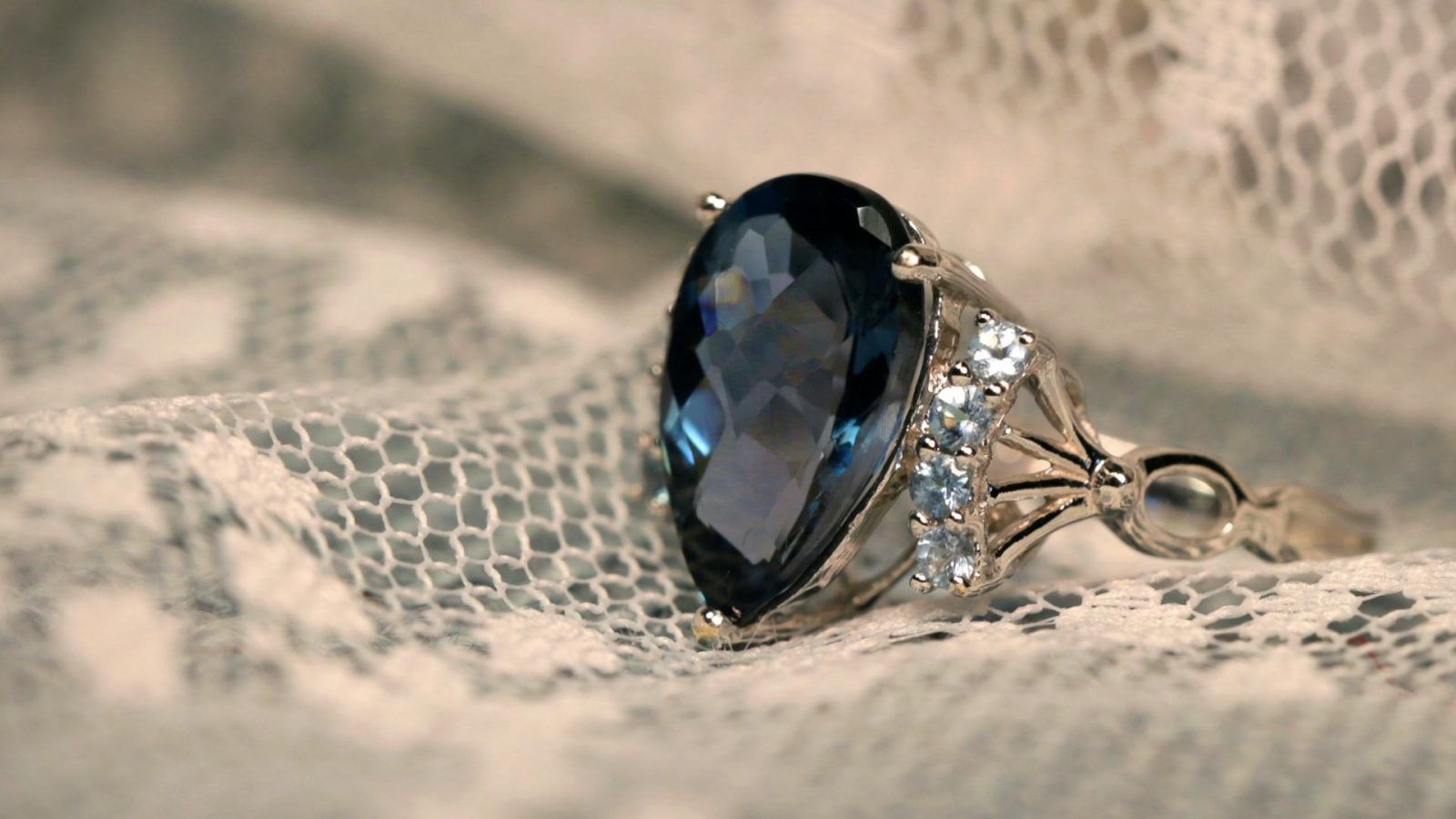 Lucky December birthstone according to the Chinese zodiac