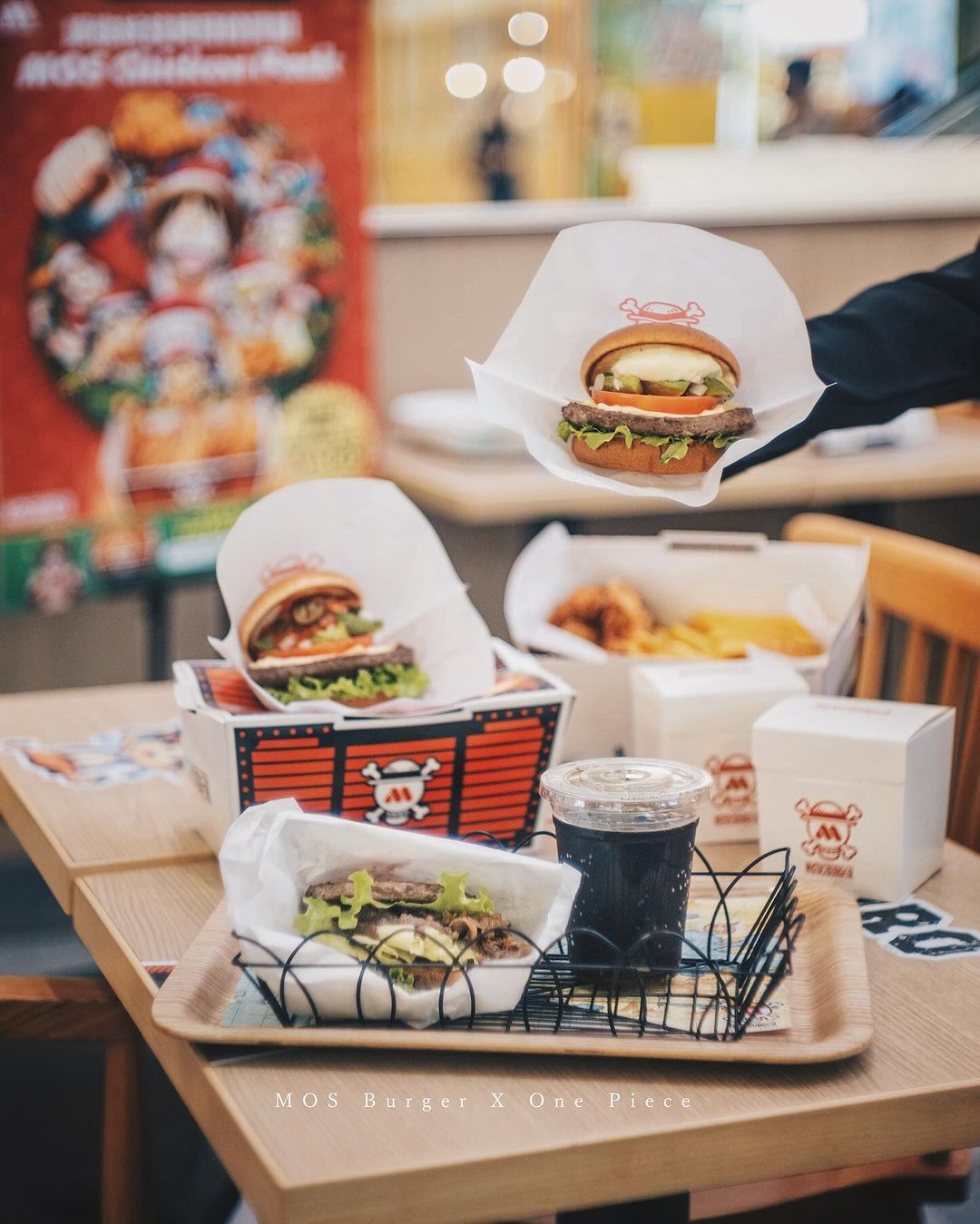 MOS Burger x One Piece: celebrate Christmas with the Straw Hats