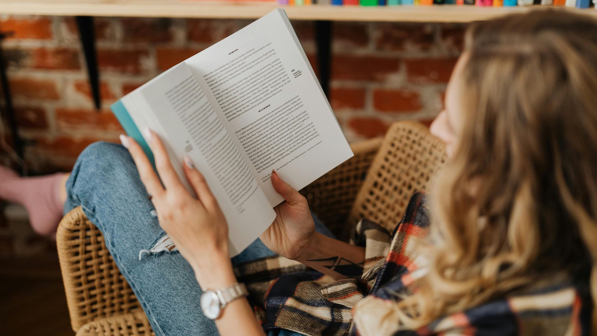 10 best books for boosting self-confidence and transforming your life