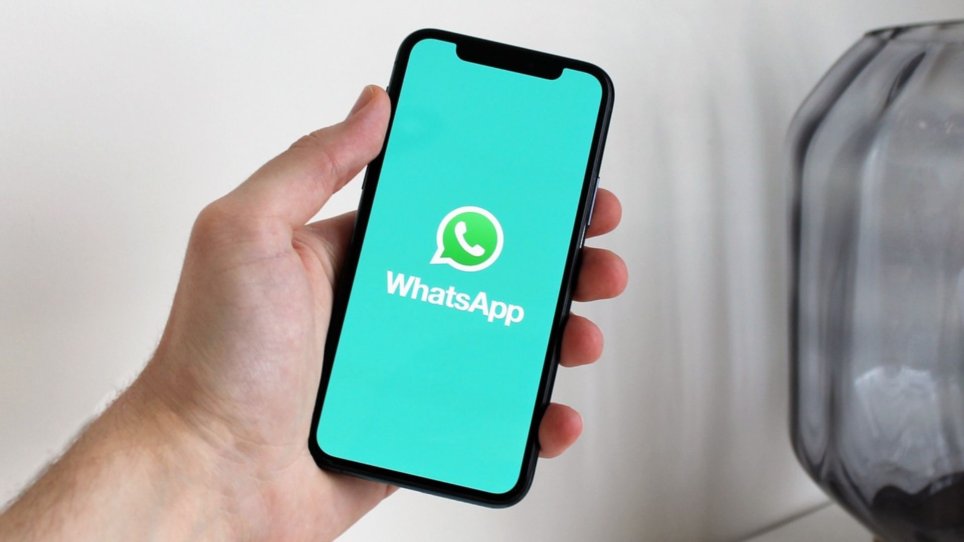 How to update WhatsApp on your iPhone and Android devices