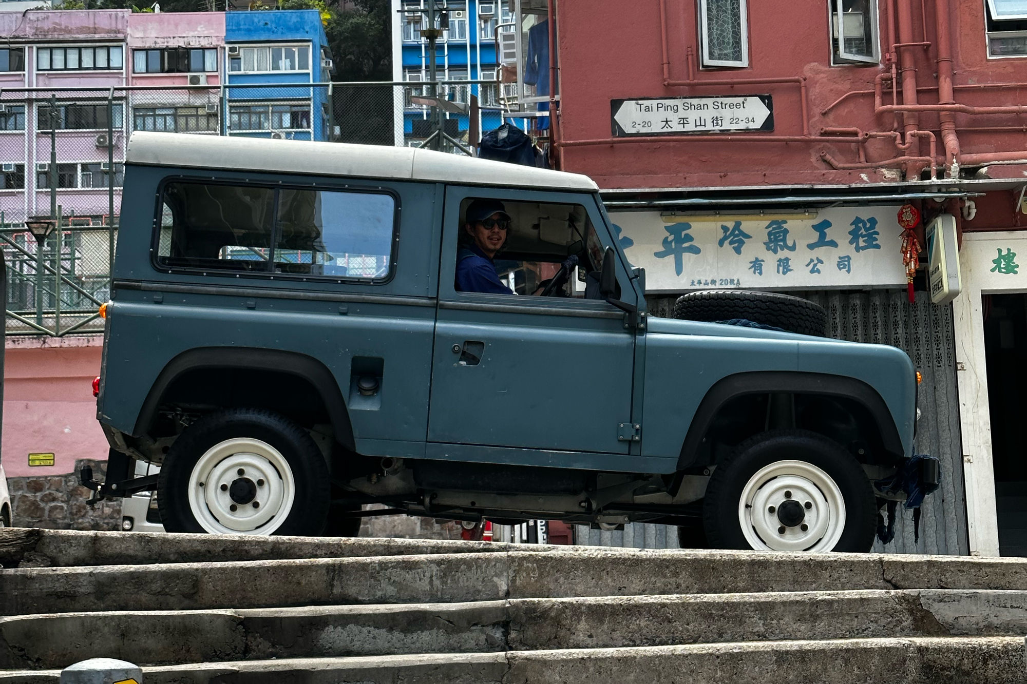 LSA Whips: Kenji Wong Drives a "Boro" Land Rover Defender 90