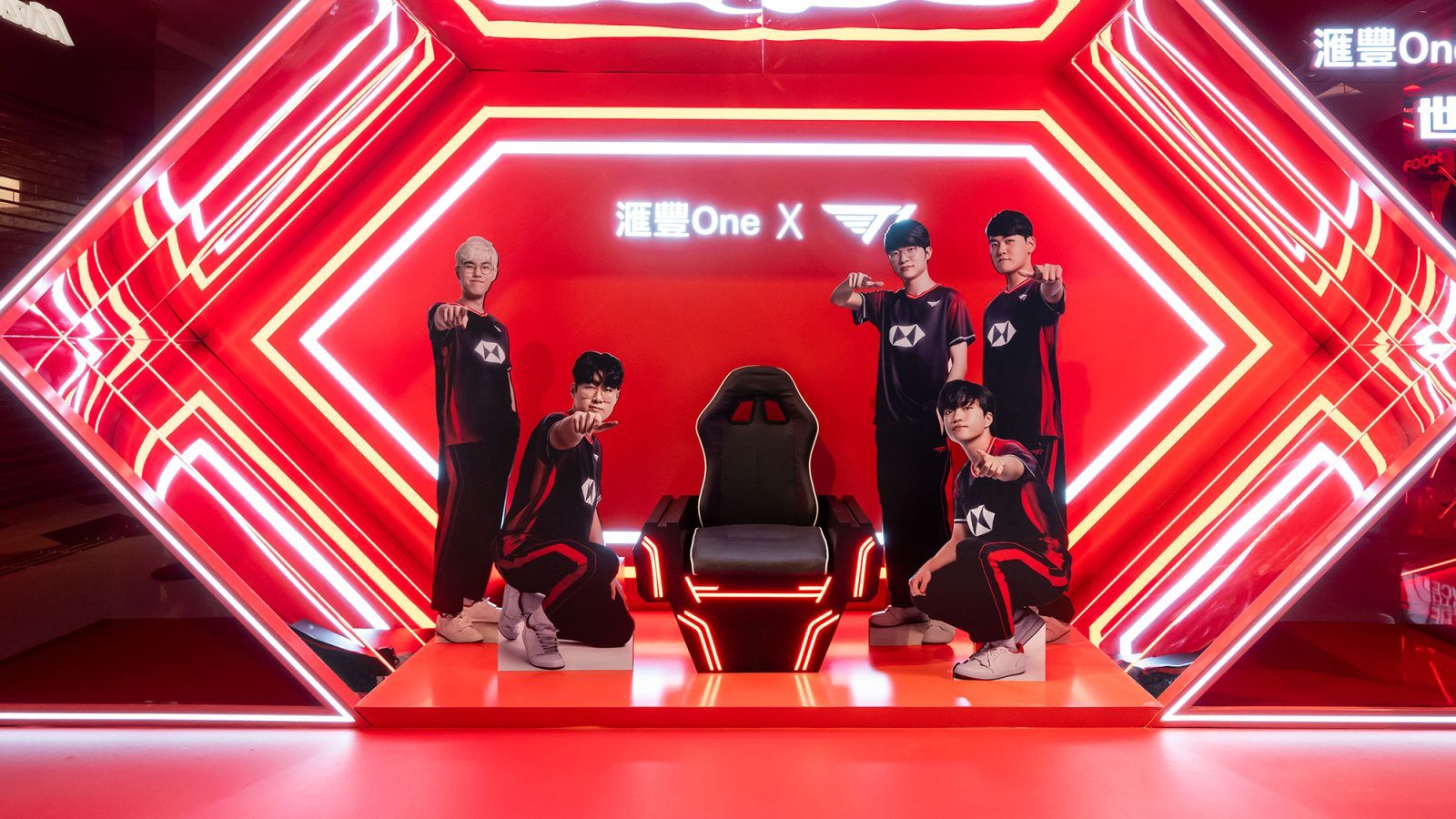 A Giant T1 Faker Figure Lands at K11 Art Mall