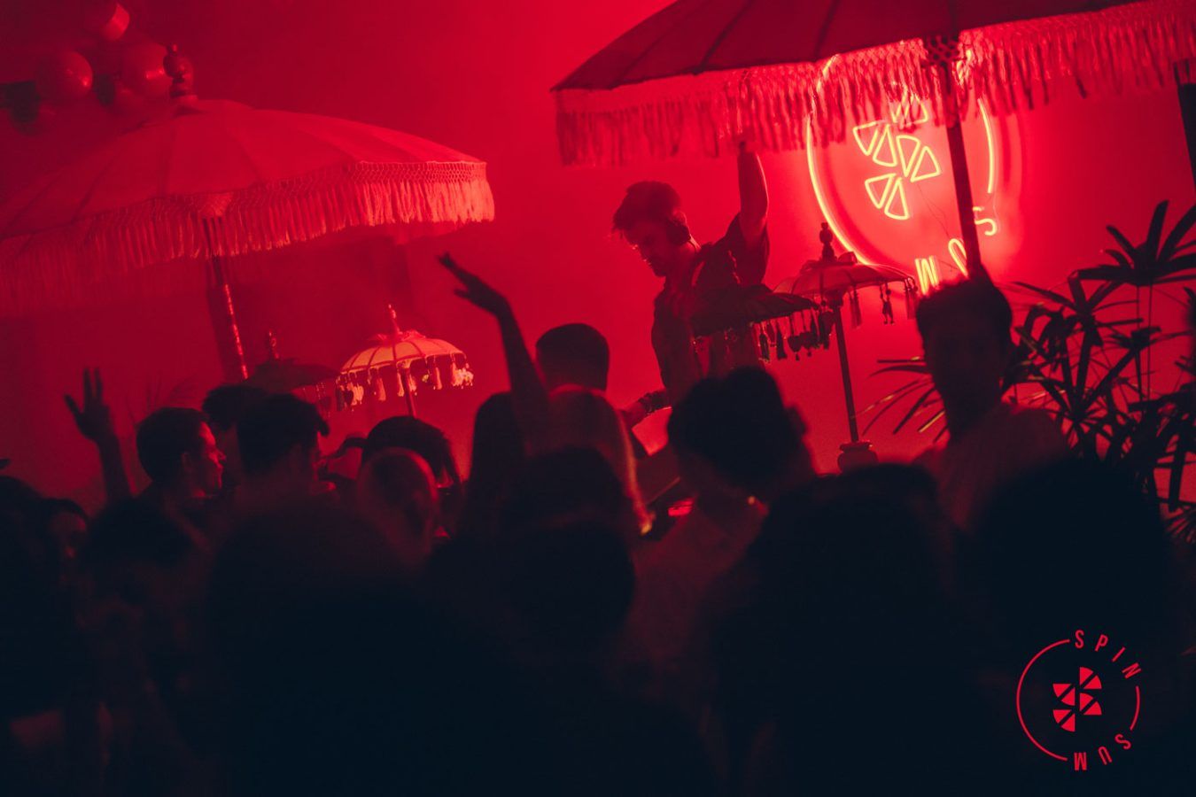 10 Tracks: MAGIC ROOM X SPIN SUM