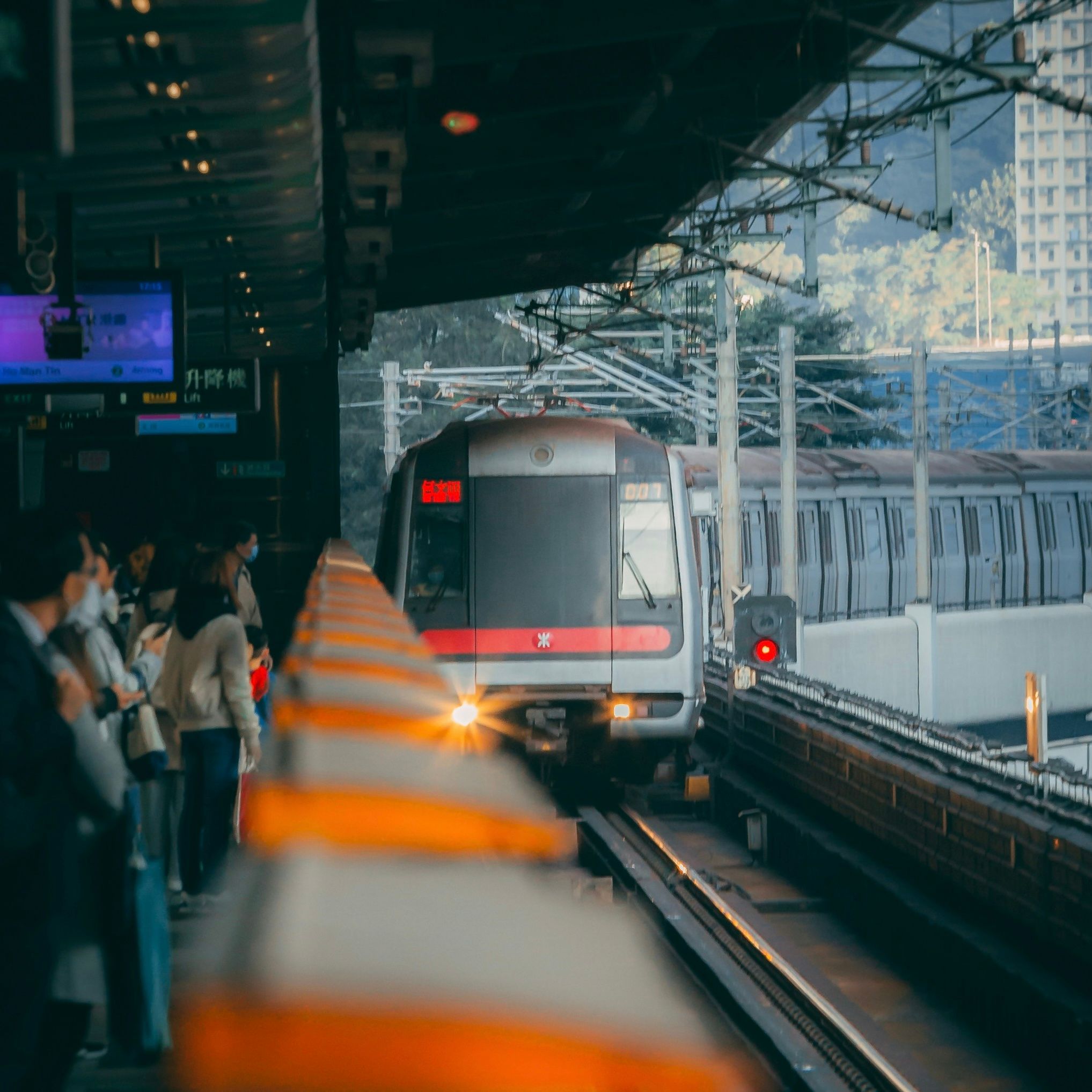 South Island West: New Hong Kong Island MTR transit line in the horizon