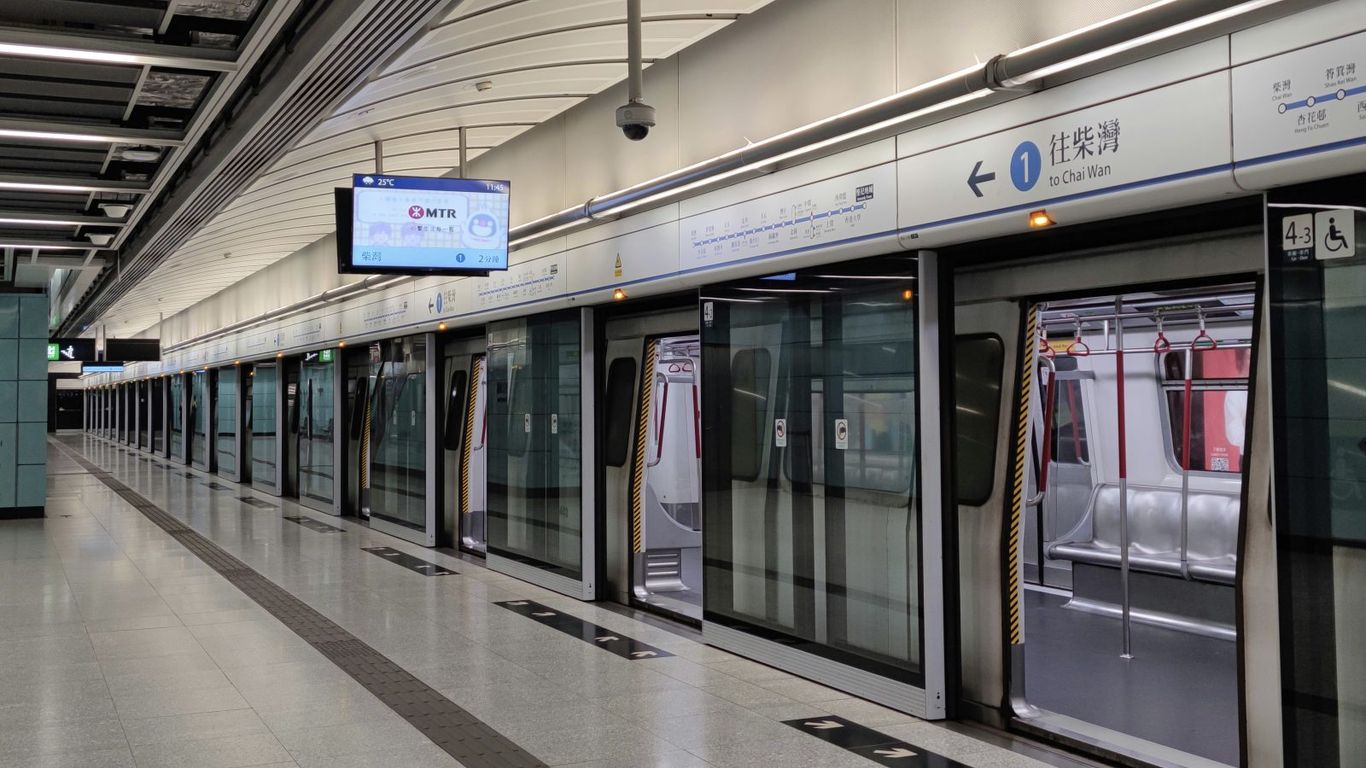 South Island West: New Hong Kong Island MTR transit line in the horizon