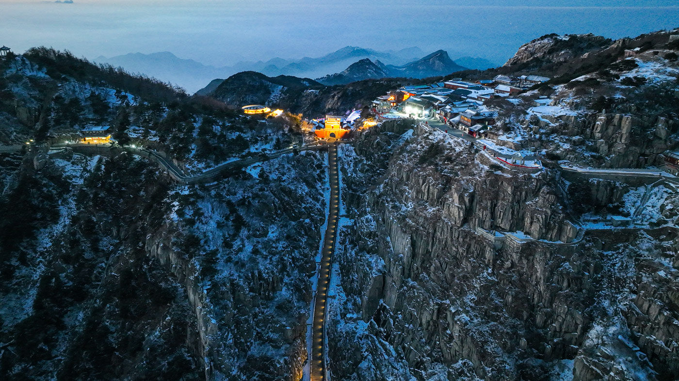 Robotic Exoskeletons aid tourists on challenging Mount Tai hike