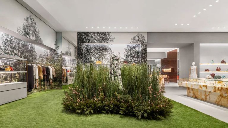 CASA LOEWE Shanghai lights up Jing'an with 35,536 golden ceramic tiles