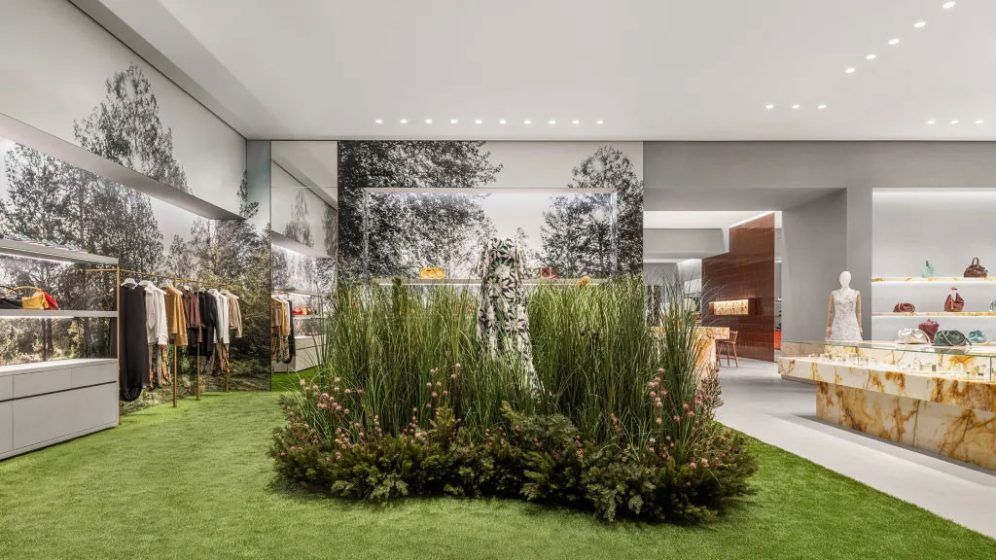 CASA LOEWE Shanghai lights up Jing'an with 35,536 golden ceramic tiles