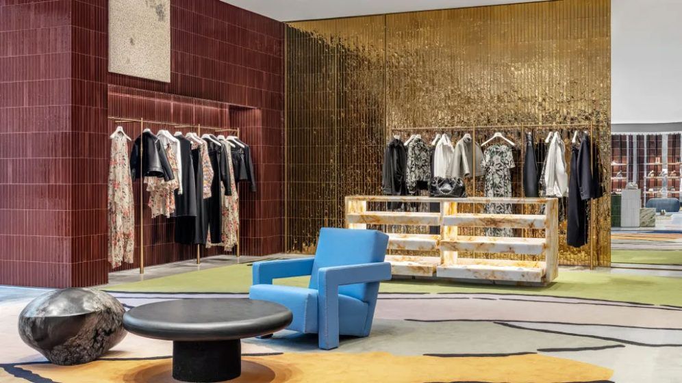 CASA LOEWE Shanghai lights up Jing'an with 35,536 golden ceramic tiles