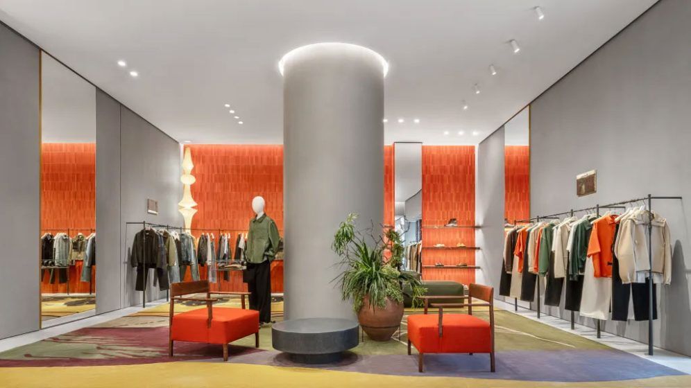 CASA LOEWE Shanghai lights up Jing'an with 35,536 golden ceramic tiles